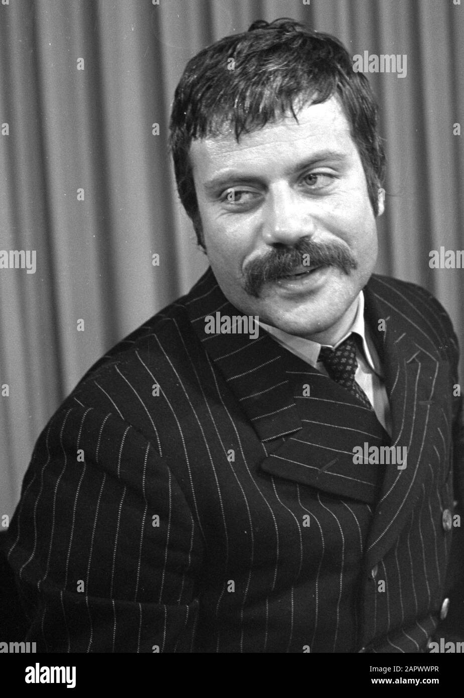 Oliver Reed 1968 Stock Photo - Alamy