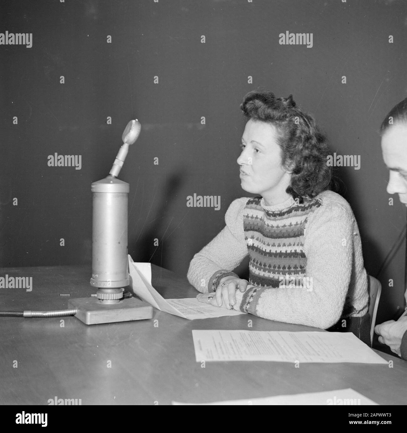 Broadcaster and radio presenter hi-res stock photography and images - Alamy