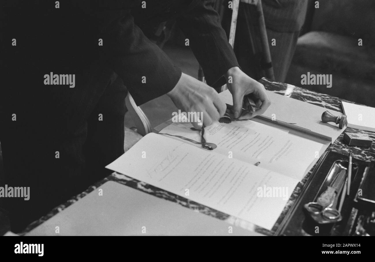 Stamps of the soviet union hi-res stock photography and images - Alamy