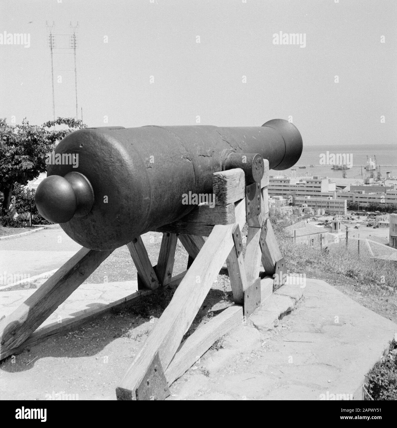 Artillery ports hi-res stock photography and images - Alamy