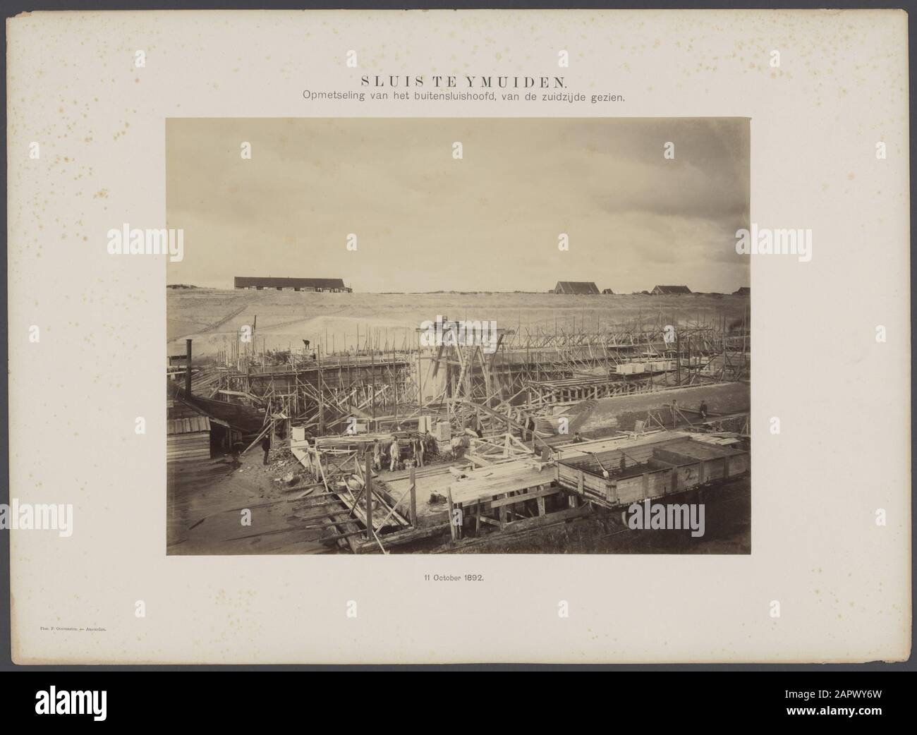 Brick-up of the outer lock head, seen from the south side; construction ...