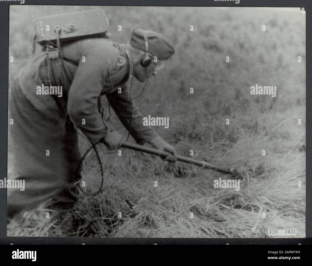 Mine detector world war hi-res stock photography and images - Alamy