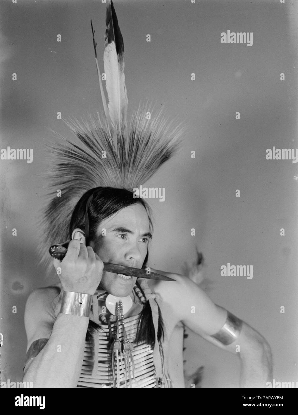 Wakanda Club Paris 1936 - Indians shows Os-Ko-Mon dancer with knife ...