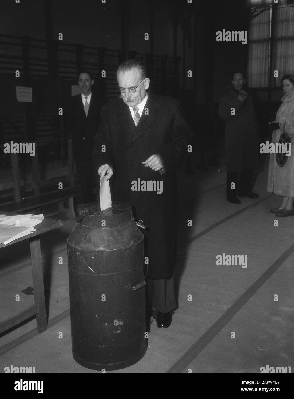 Dr w drees hi-res stock photography and images - Alamy