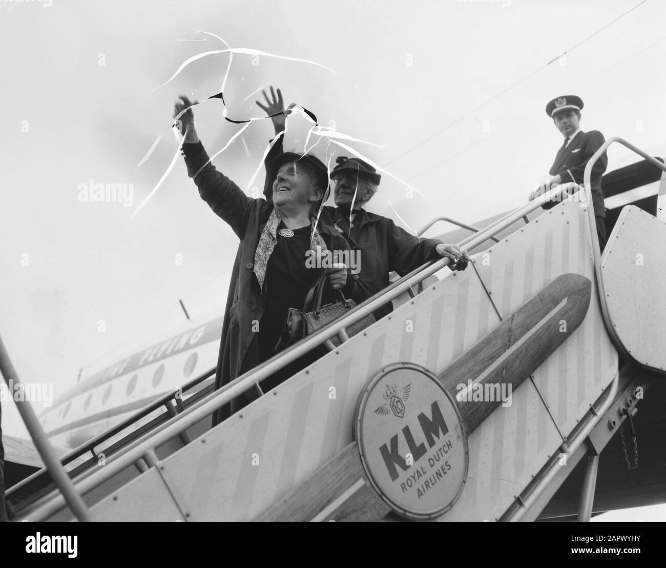 Old ladies emigrating to America, 82 and 84 years ladies Gnirrep Date ...
