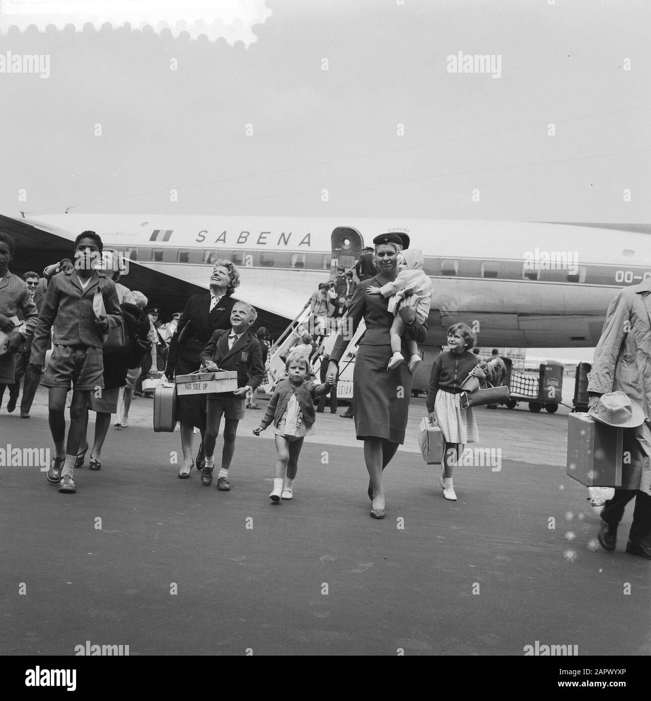 Evacuation from Belgian Congo at Brussels airport Zavente Date: 20 June ... Evacuation from Belgian Congo at Brussels airport Zavente Date: 20 June ...