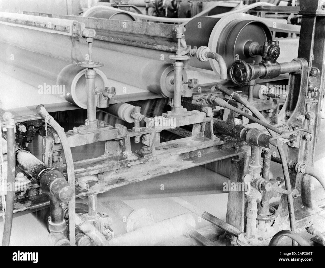 Paper_machine hi-res stock photography and images - Alamy