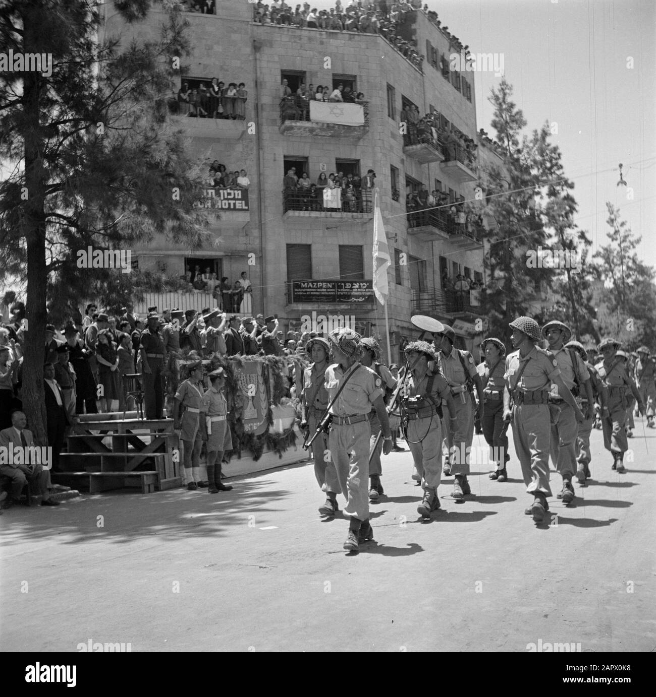Israel army parade hi-res stock photography and images - Alamy