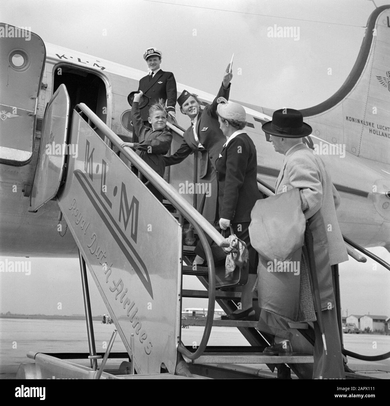 Jetway aircraft Black and White Stock Photos & Images - Alamy