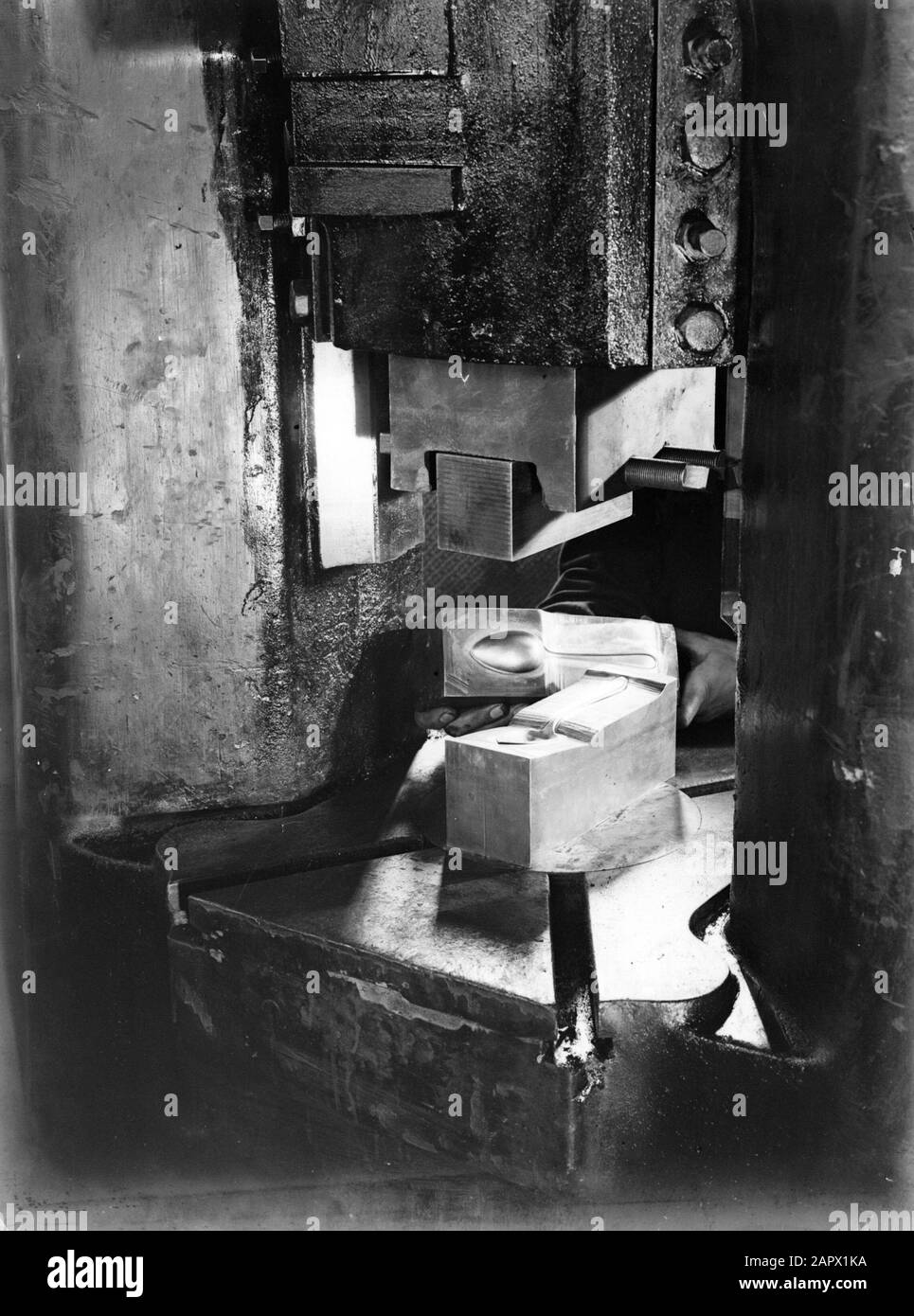 Hydraulic presses hi-res stock photography and images - Alamy