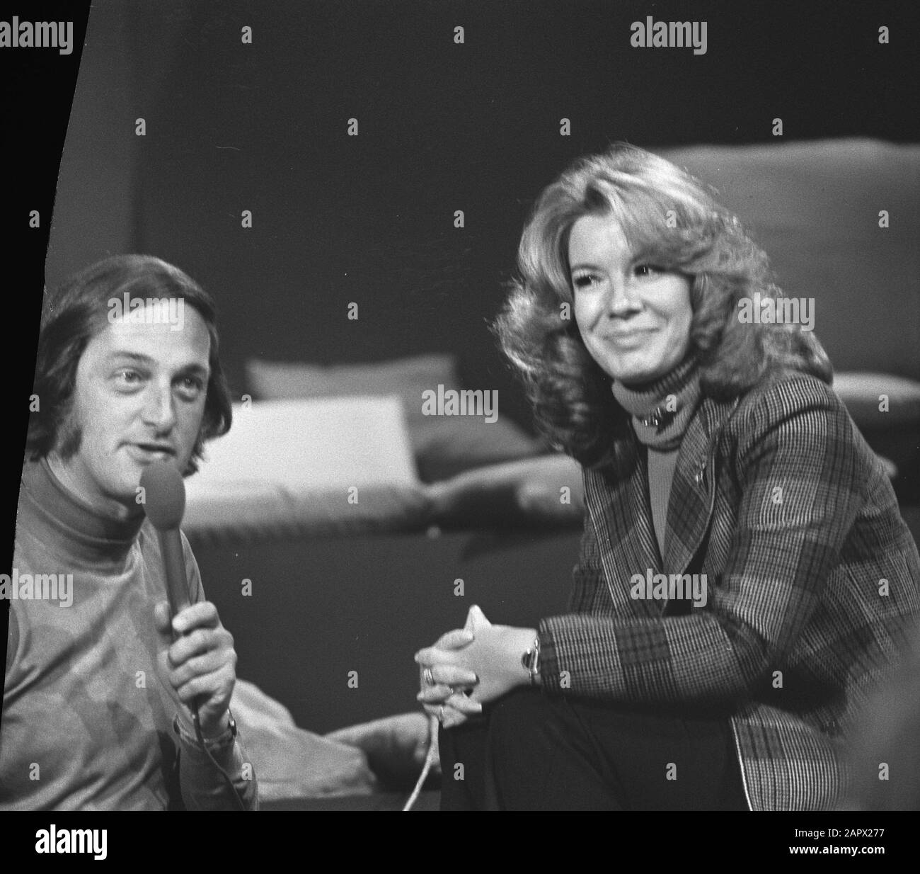 Pim Jacobs and Vicki Carr in TV program 3 x 1 = 3 Date: October 23 ...