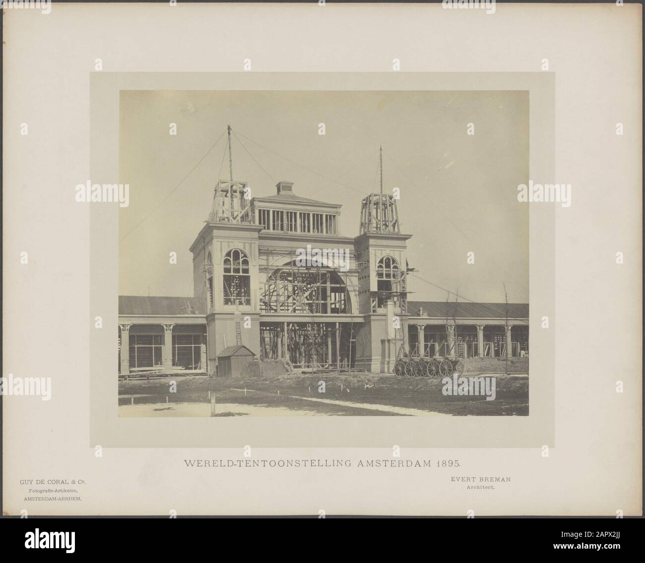 Gate building in the phase of dismantling. Architect Evert Breman ...