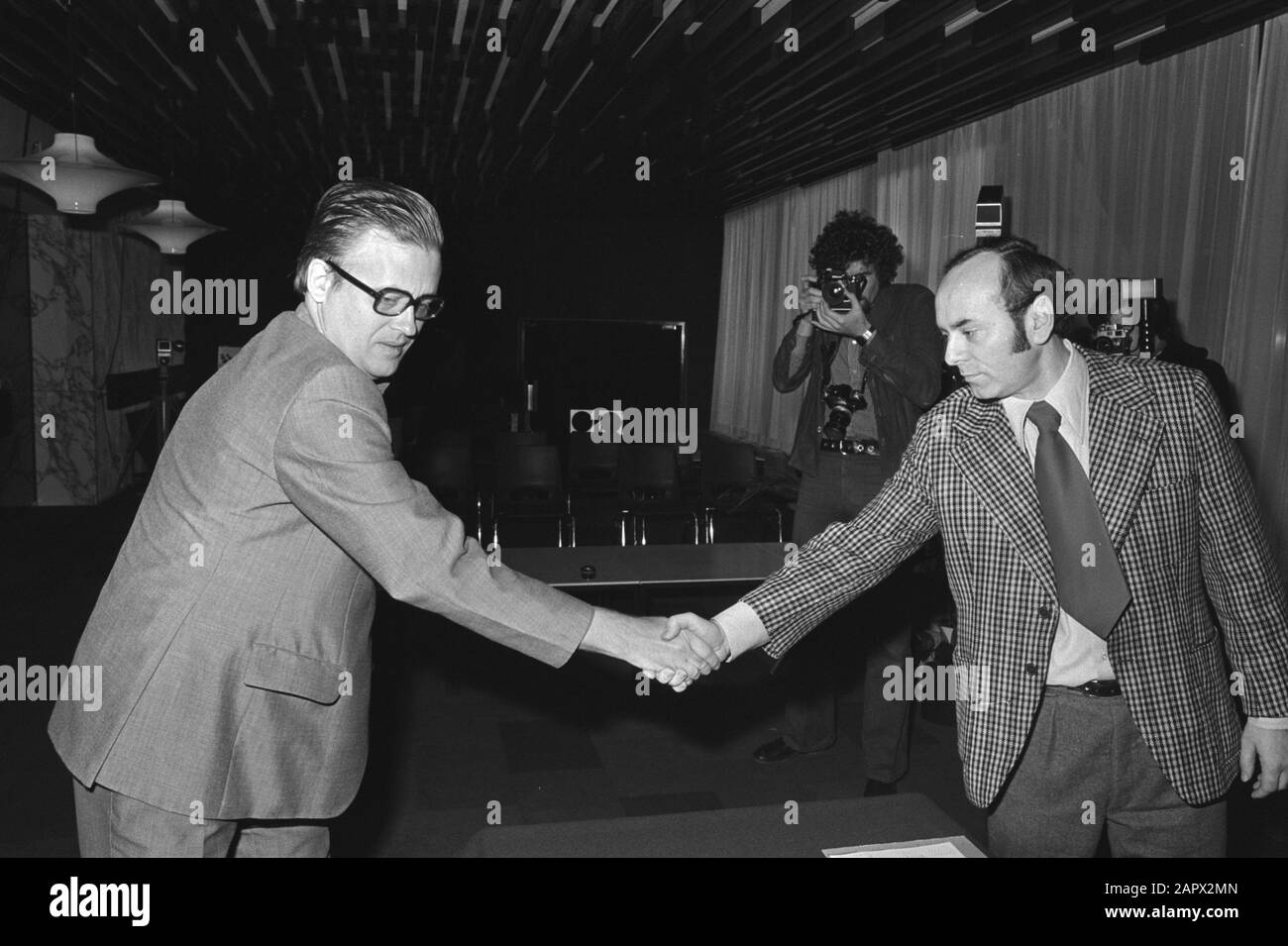 Tweekamp Larsen versus Portisch in De Doelen in Rotterdam Portisch en ...