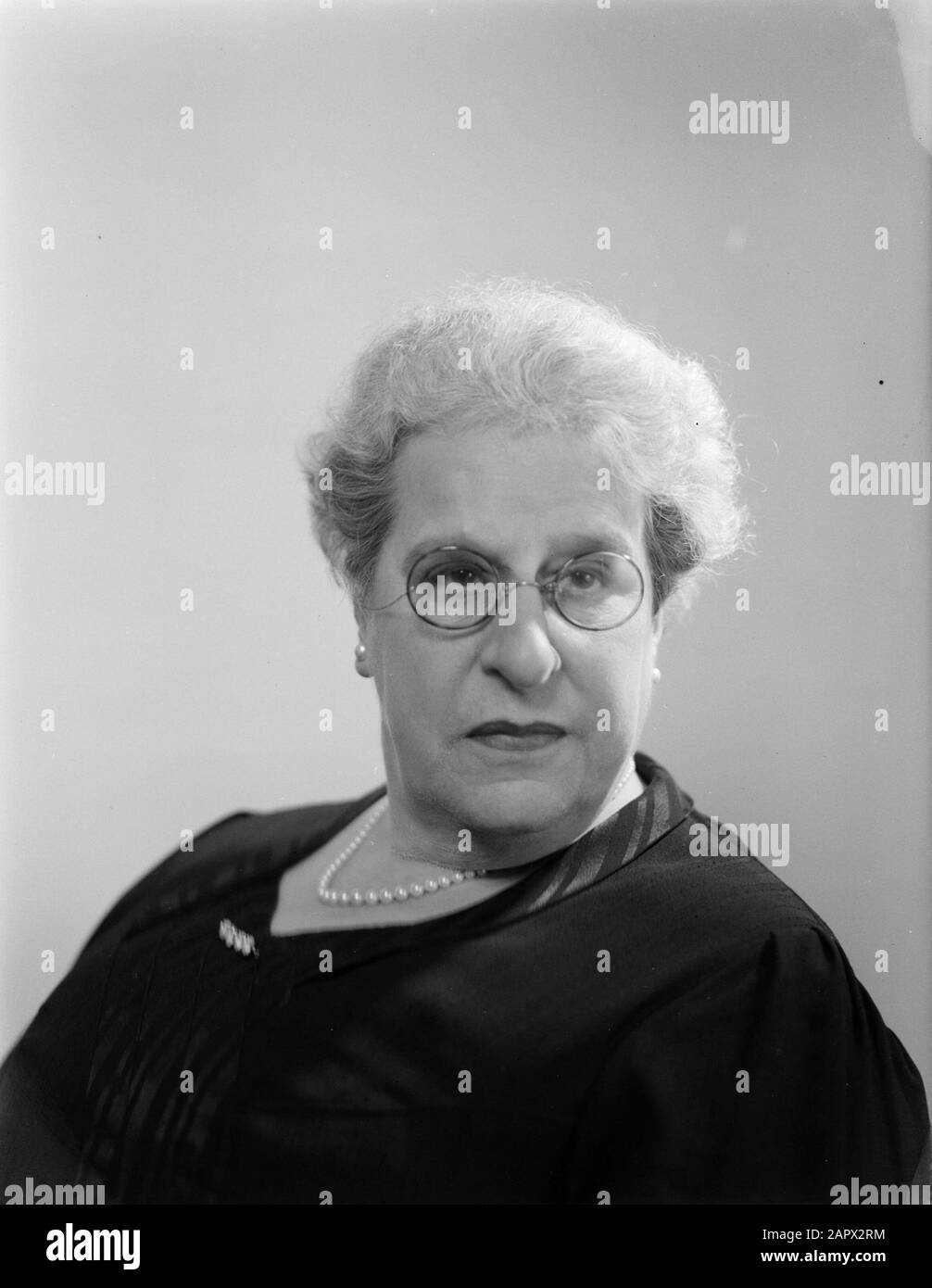 Woman female mother image Black and White Stock Photos & Images - Alamy