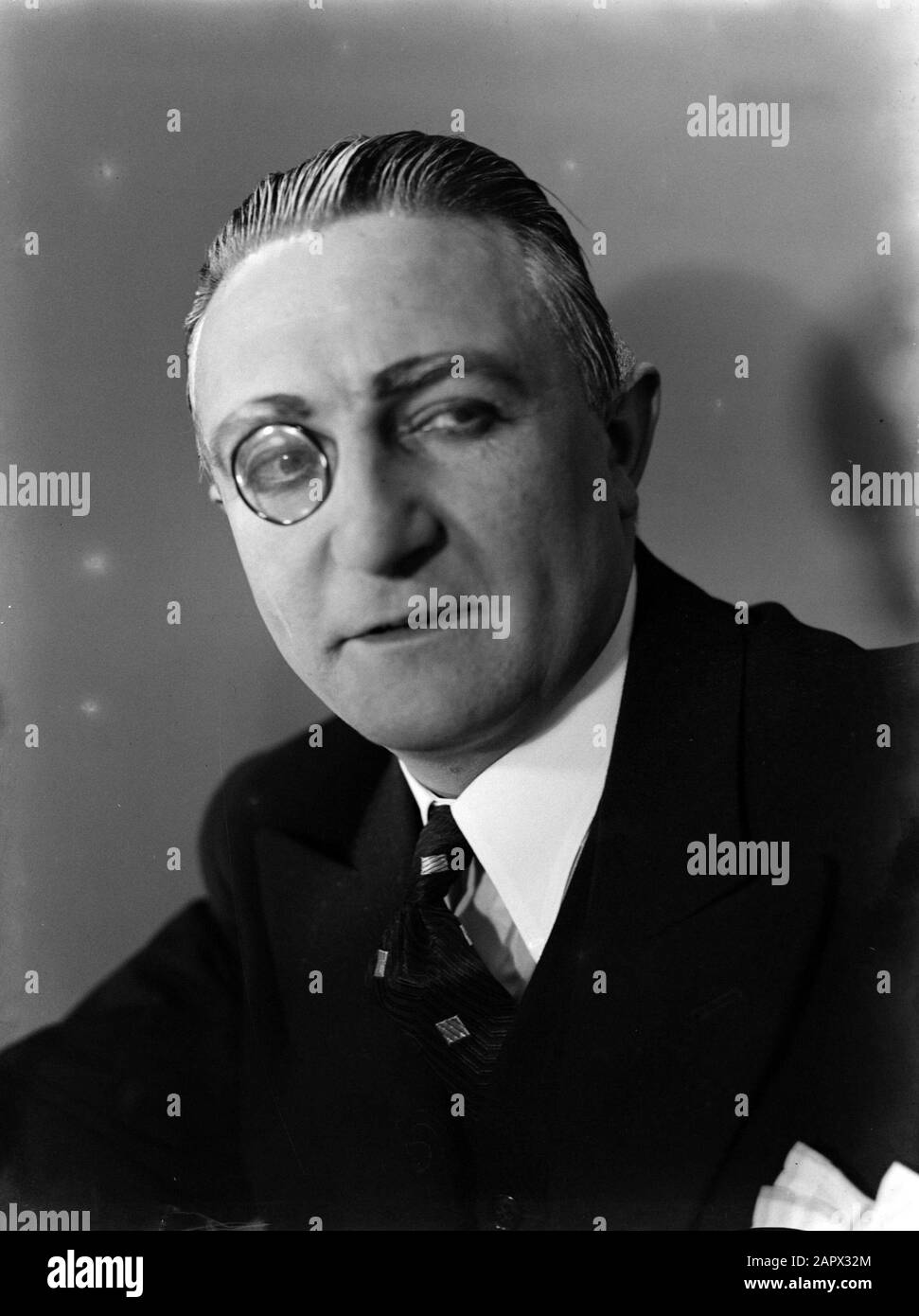 Monocles hi-res stock photography and images - Alamy