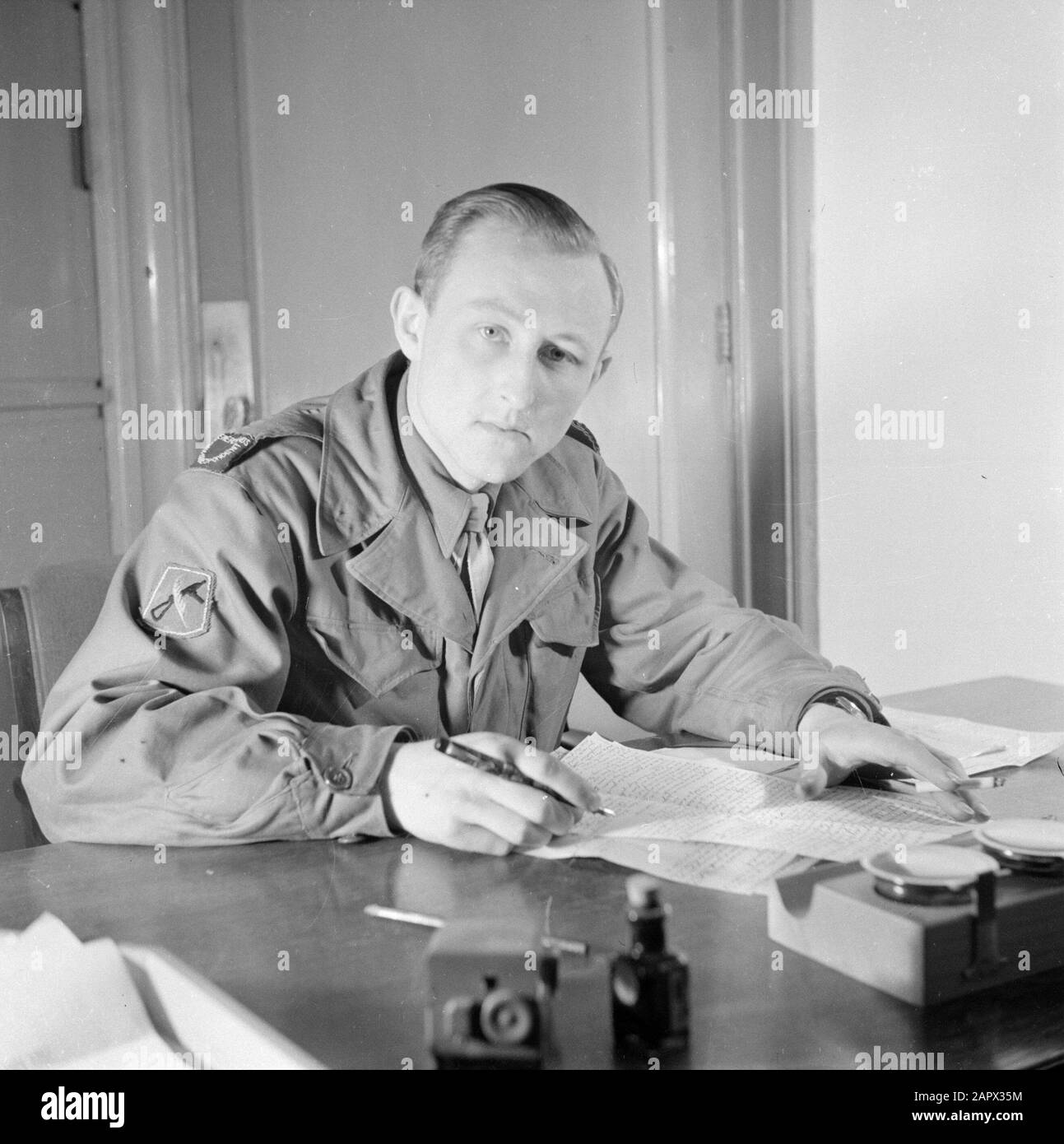 Military man writing hi-res stock photography and images - Alamy