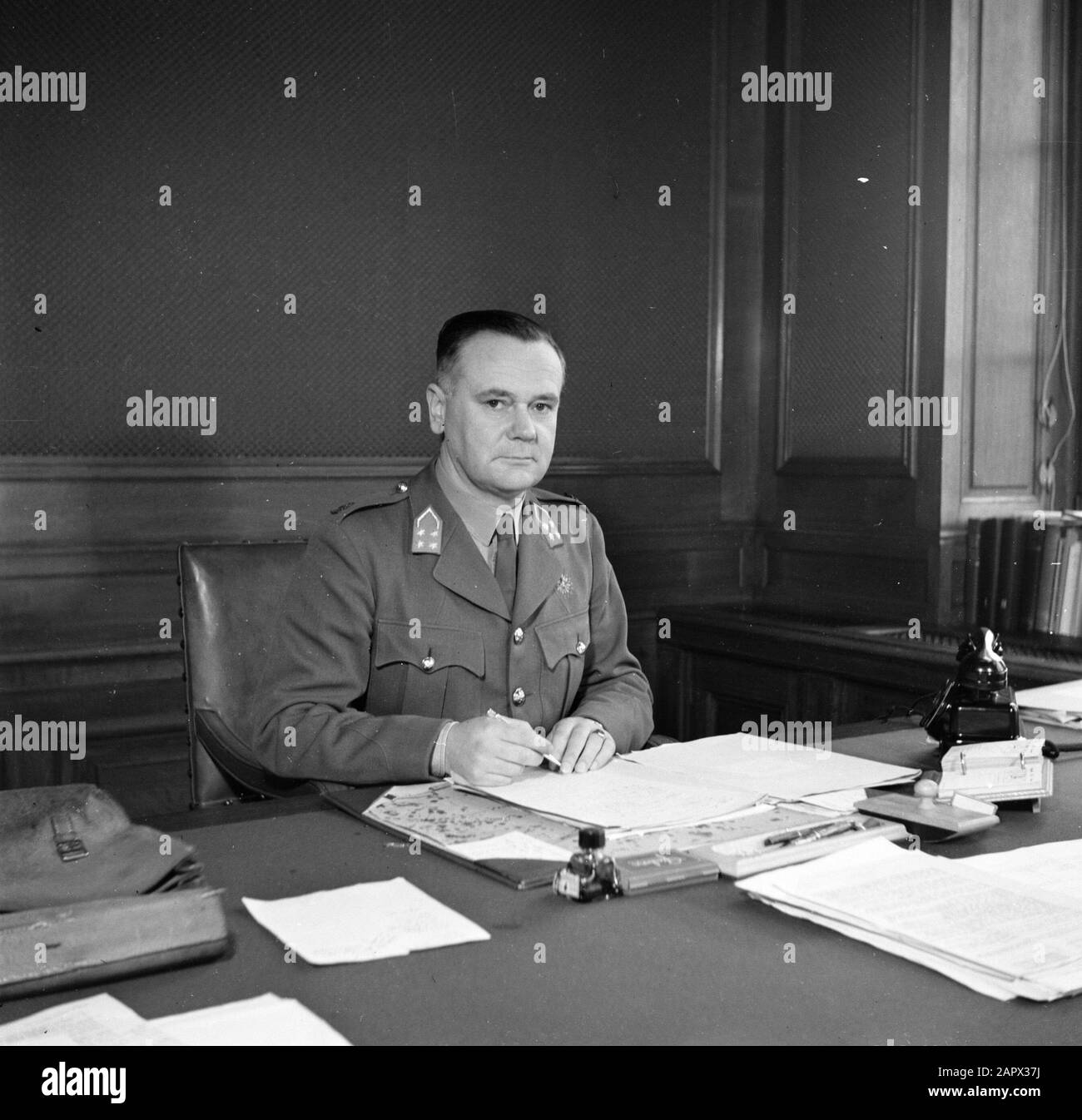 Portrait of General H.J. Kruls in his office Date: 1946 Keywords ...
