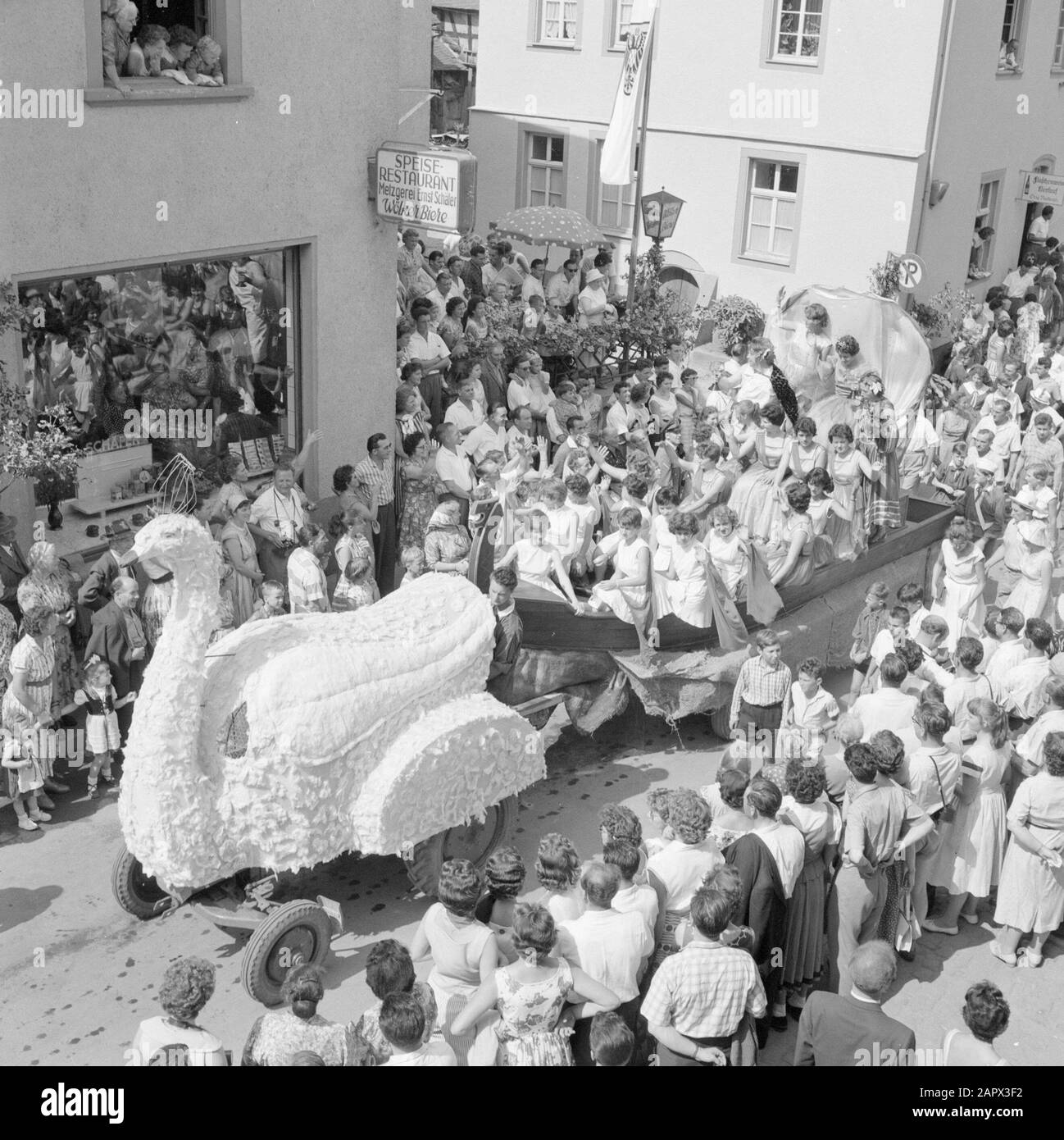 Bacchus costume hi-res stock photography and images - Alamy