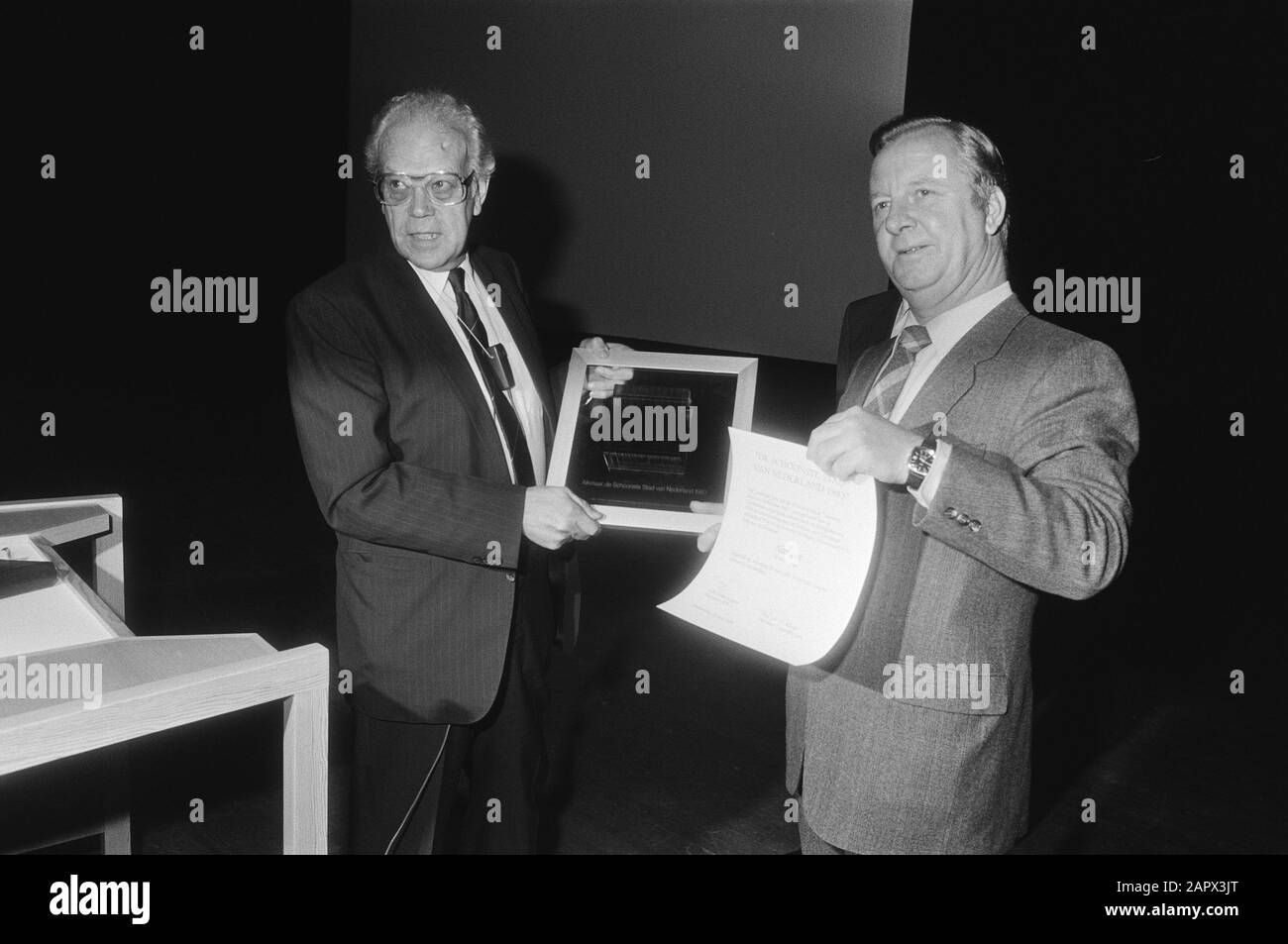 Award ceremony clean cities awards awards Date: May 25, 1983 Keywords ...