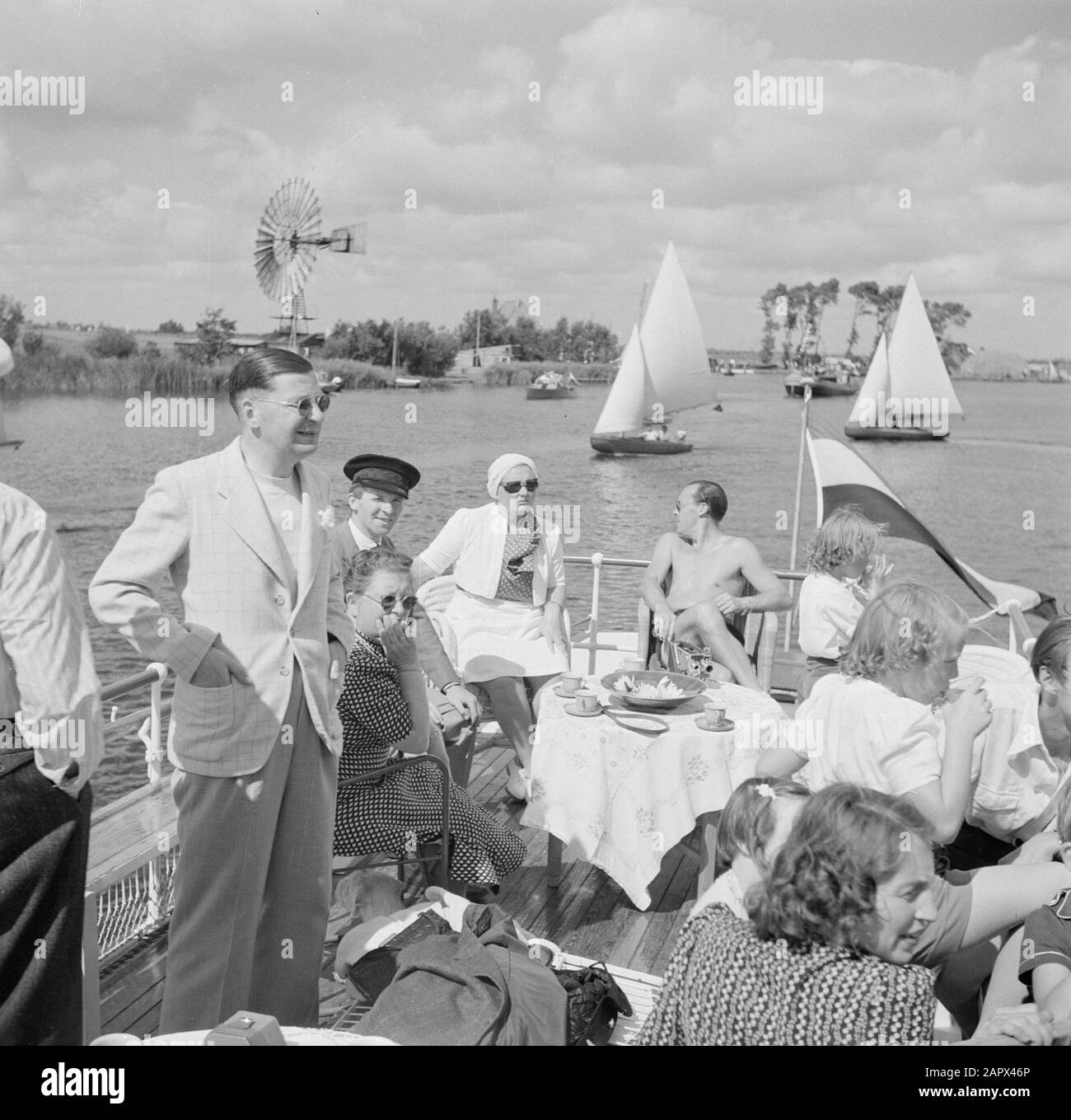 The princely family in Friesland Prince Bernhard, Princess Juliana and ...