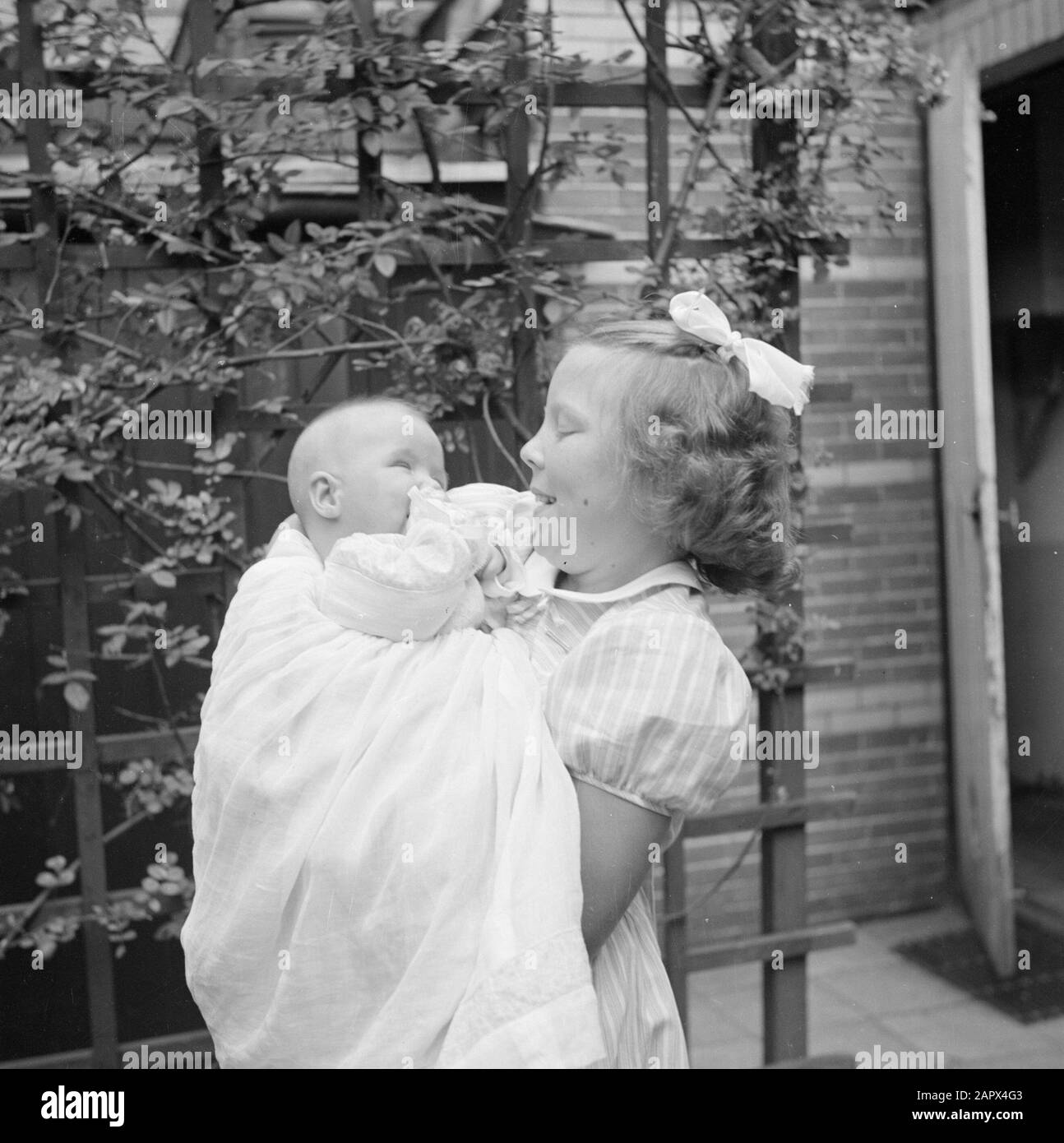 The princely family in Friesland Princess Beatrix with Princess ...