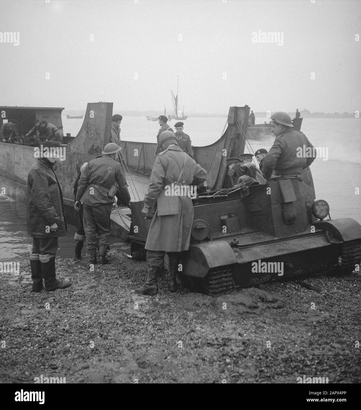 Princess Irene Brigade. Dutch soldiers in training. Dutch troop ...
