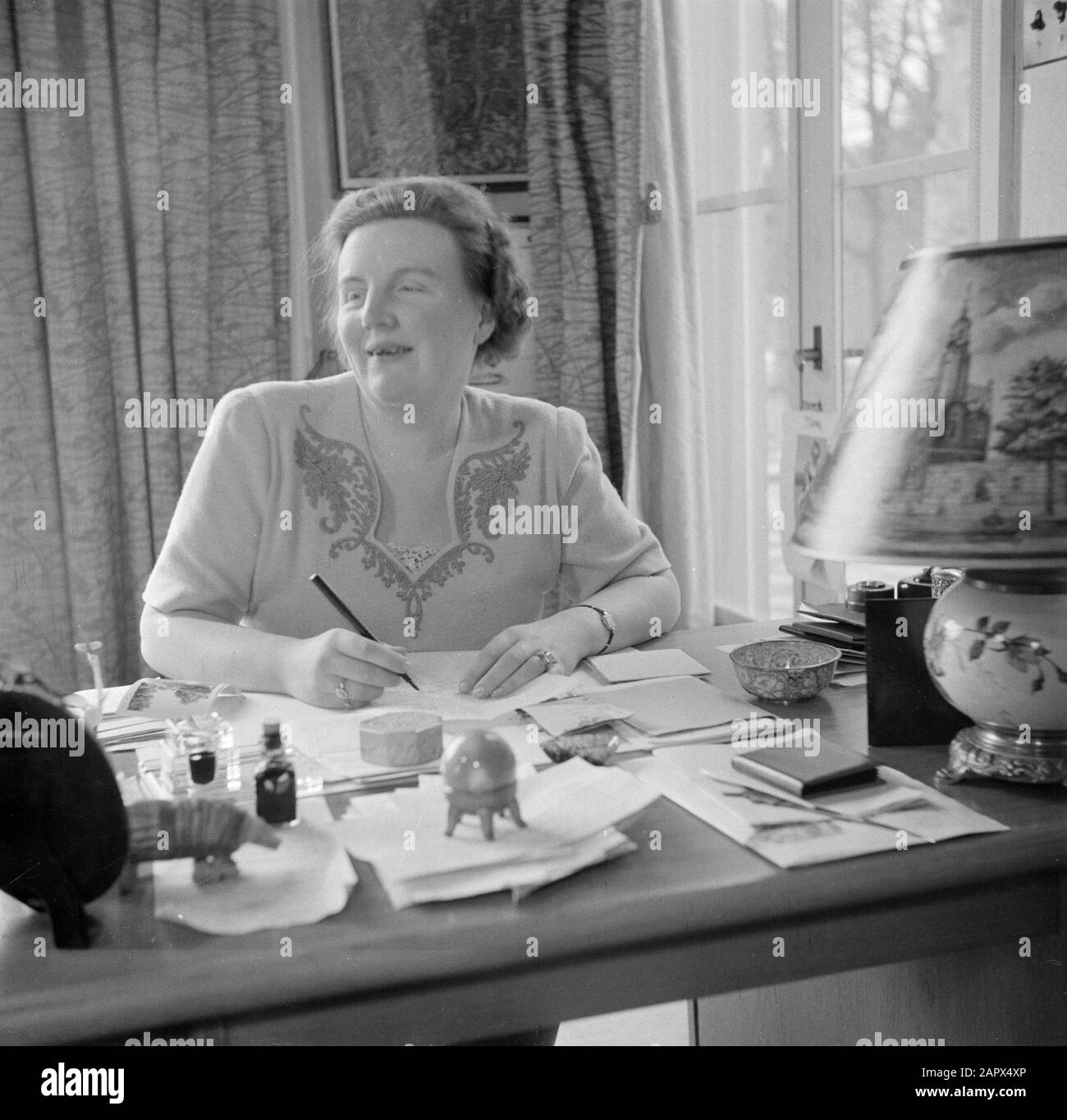 The royal family at palace Soestdijk Princess Juliana at her desk in ...
