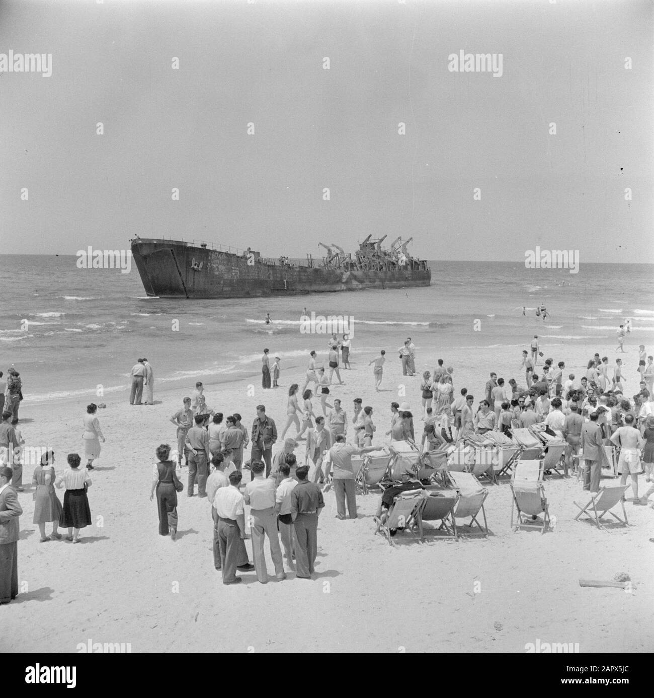 Wrecks on a beach hi-res stock photography and images - Alamy