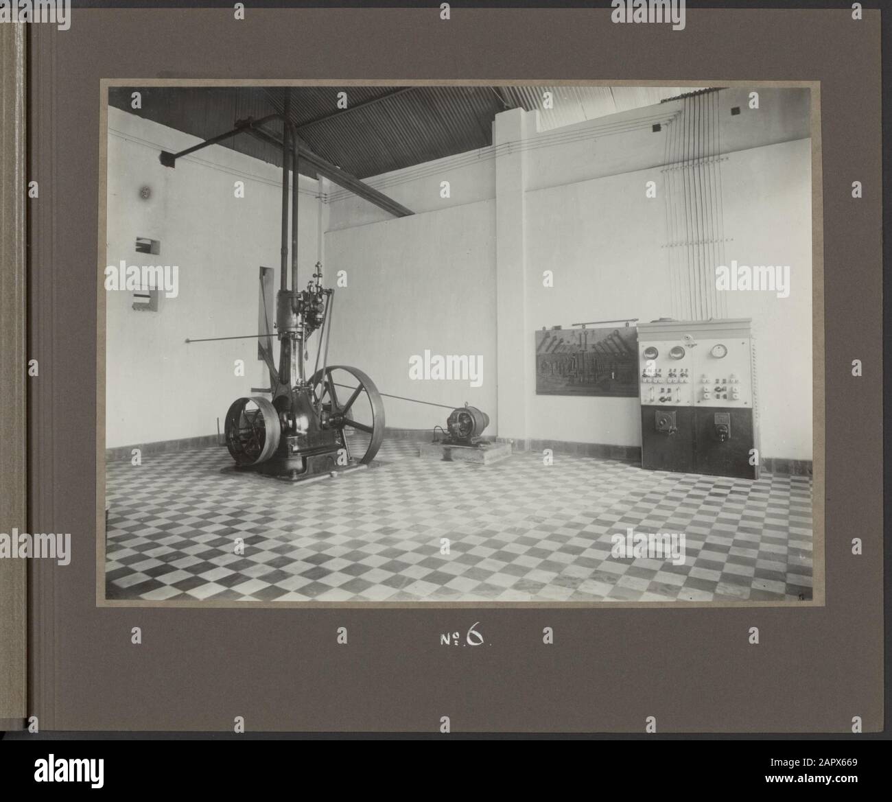 Control systems engine room hi-res stock photography and images - Alamy