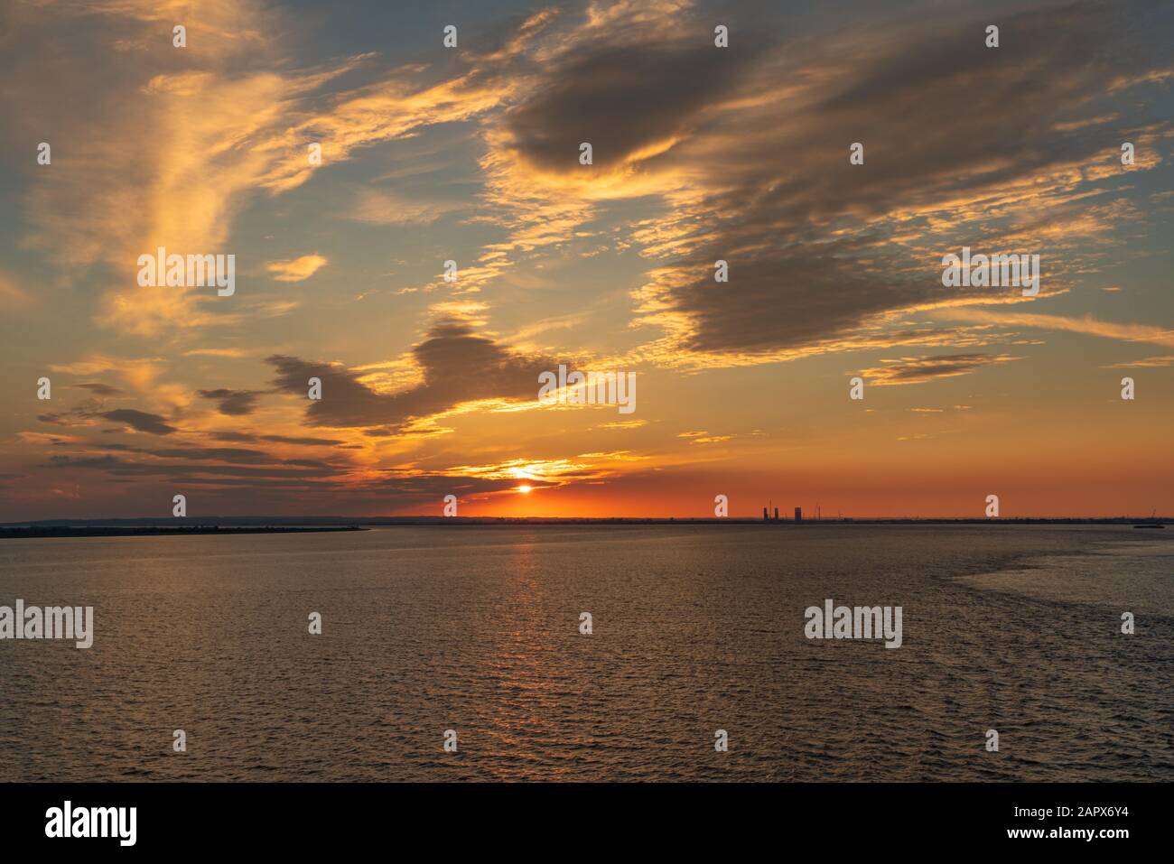 Paull sunset hi-res stock photography and images - Alamy