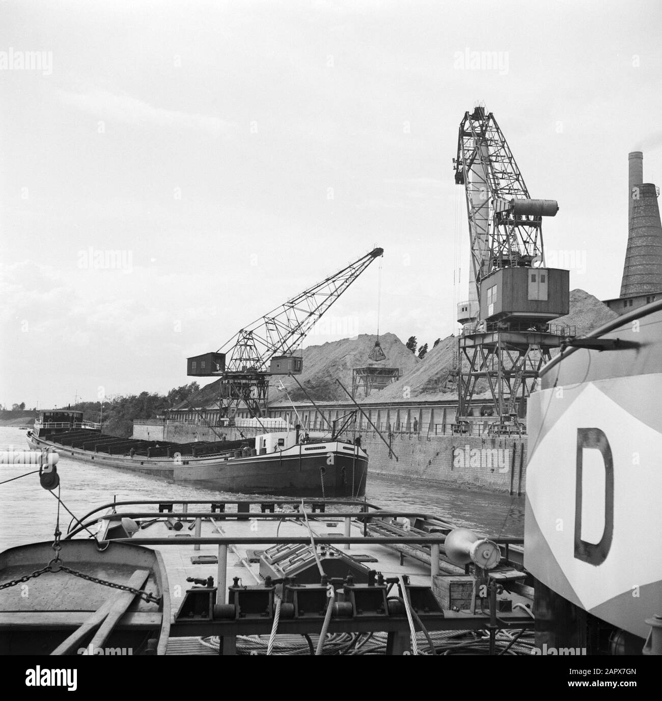 Factory barges hi-res stock photography and images - Alamy