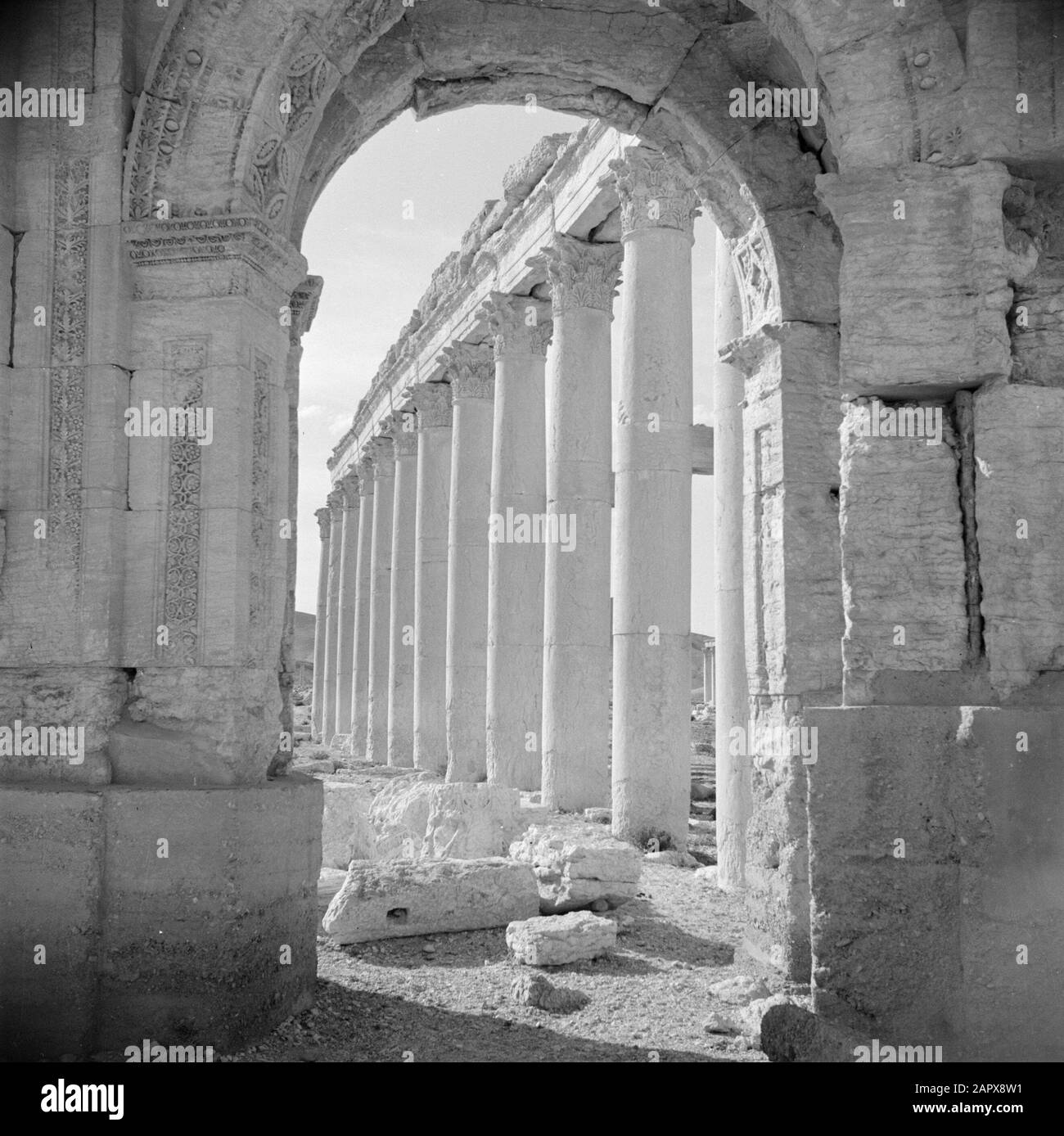 Ancient roman entrance Black and White Stock Photos & Images - Alamy
