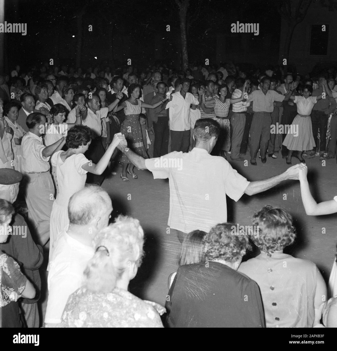 Catalan folk dance hi-res stock photography and images - Alamy