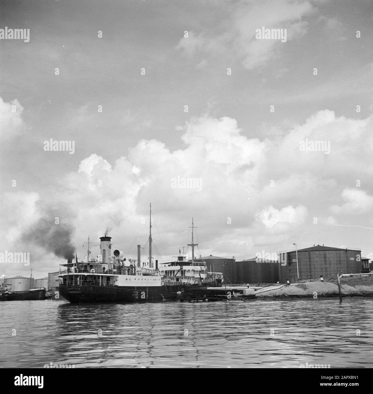 Oil refinery in curacao hi-res stock photography and images - Alamy