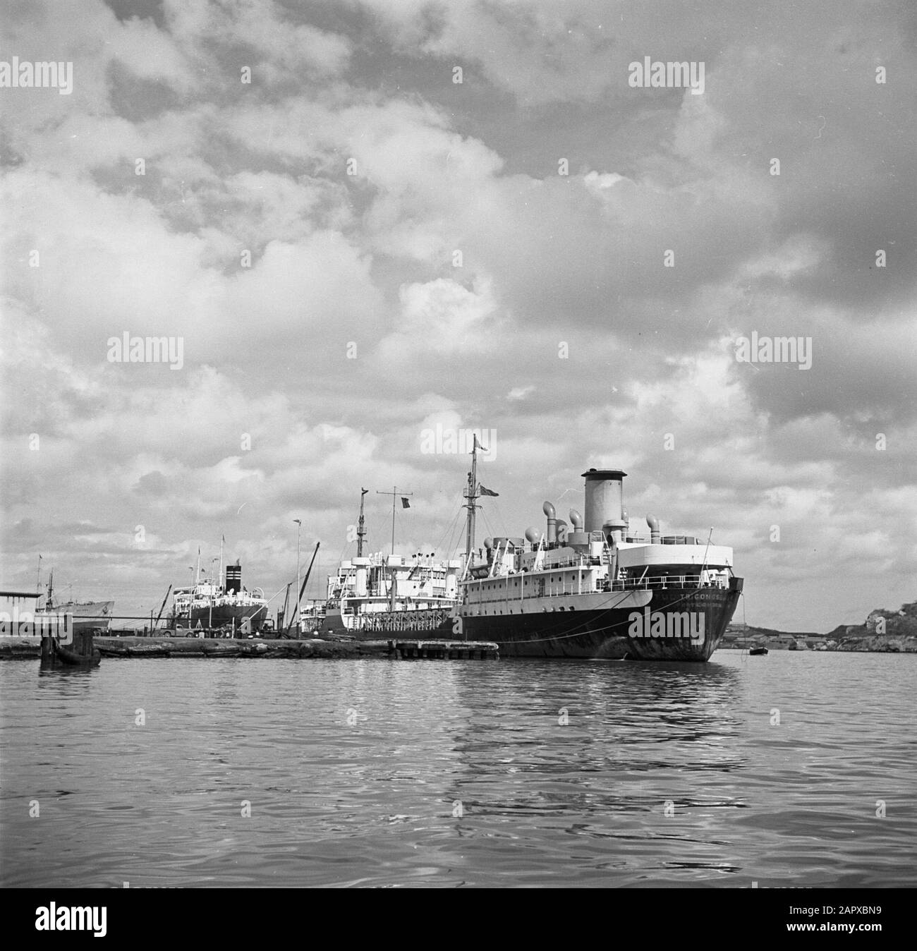 Oil refinery in curacao Black and White Stock Photos & Images - Alamy