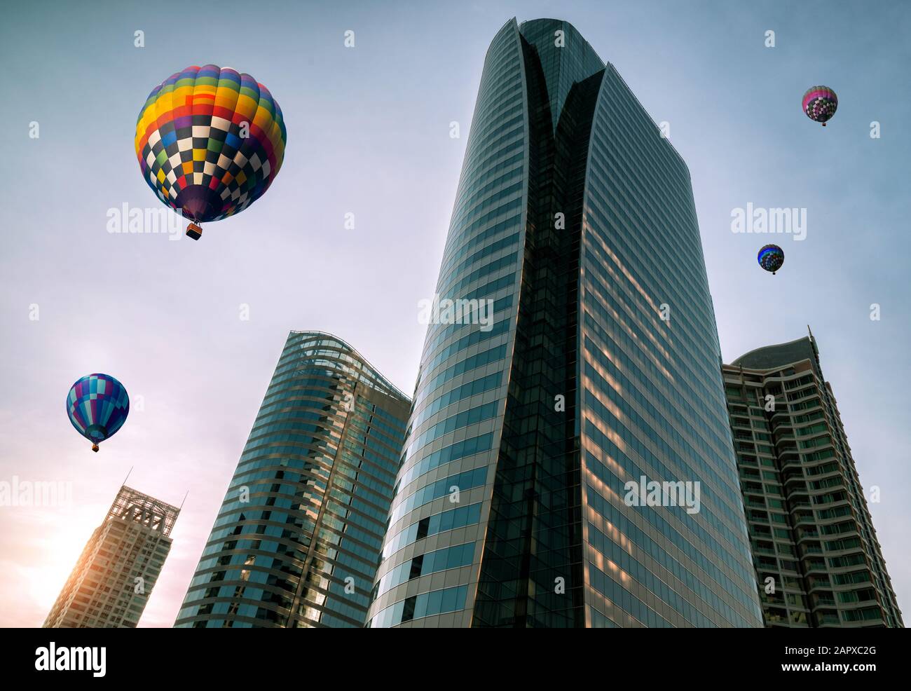 Skyline in the bac hi-res stock photography and images - Alamy