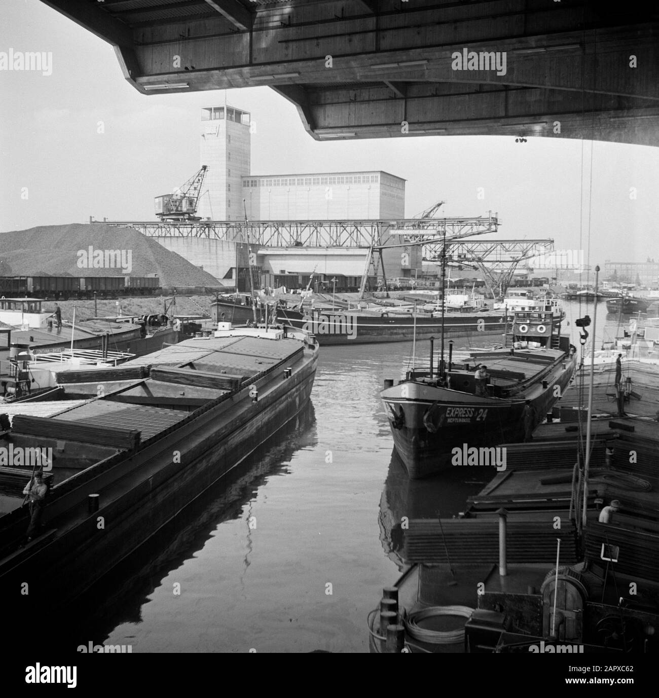 River dock basel hi-res stock photography and images - Alamy