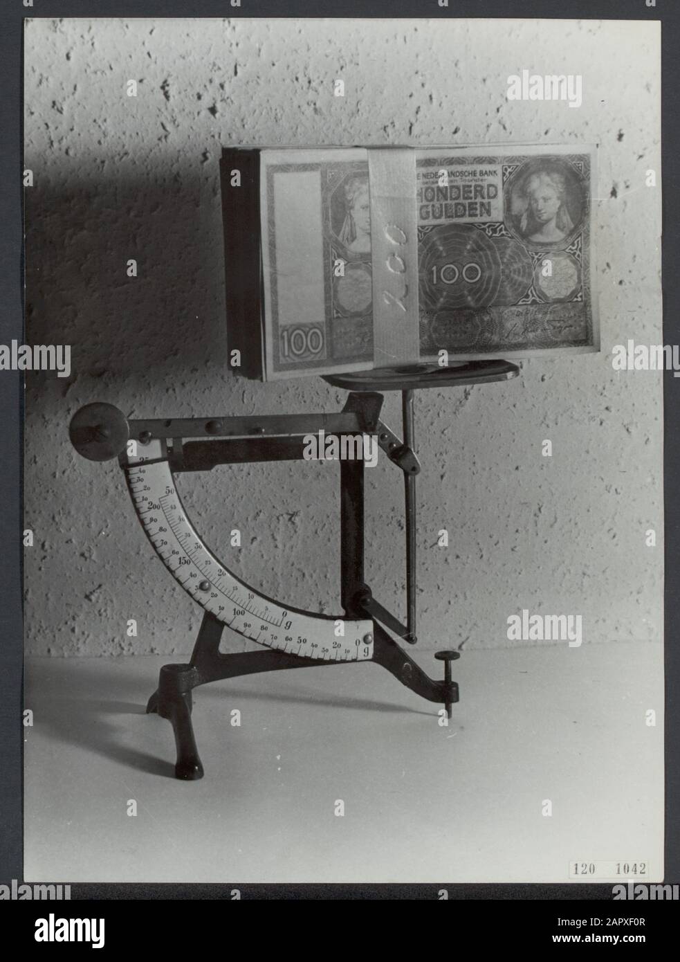 100 guilder banknotes hi-res stock photography and images - Alamy