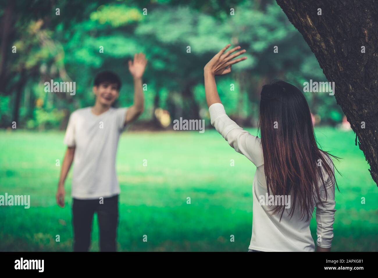 Friends wave goodbye hi-res stock photography and images - Alamy