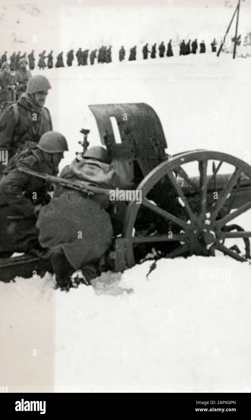Spaarnestad Photo/SFA022803604 World War II. Allied troops in the snow ...
