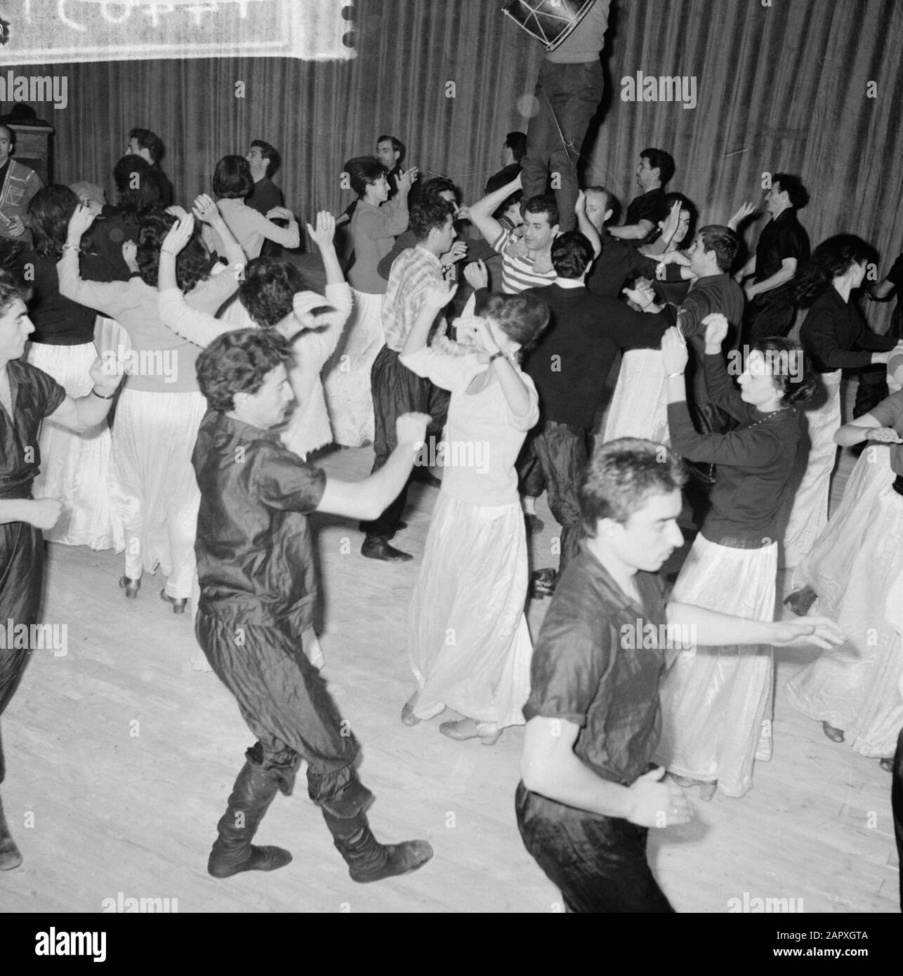 Soviet Russian Staatsensemble rehearsal of the Georgier dance group in ...