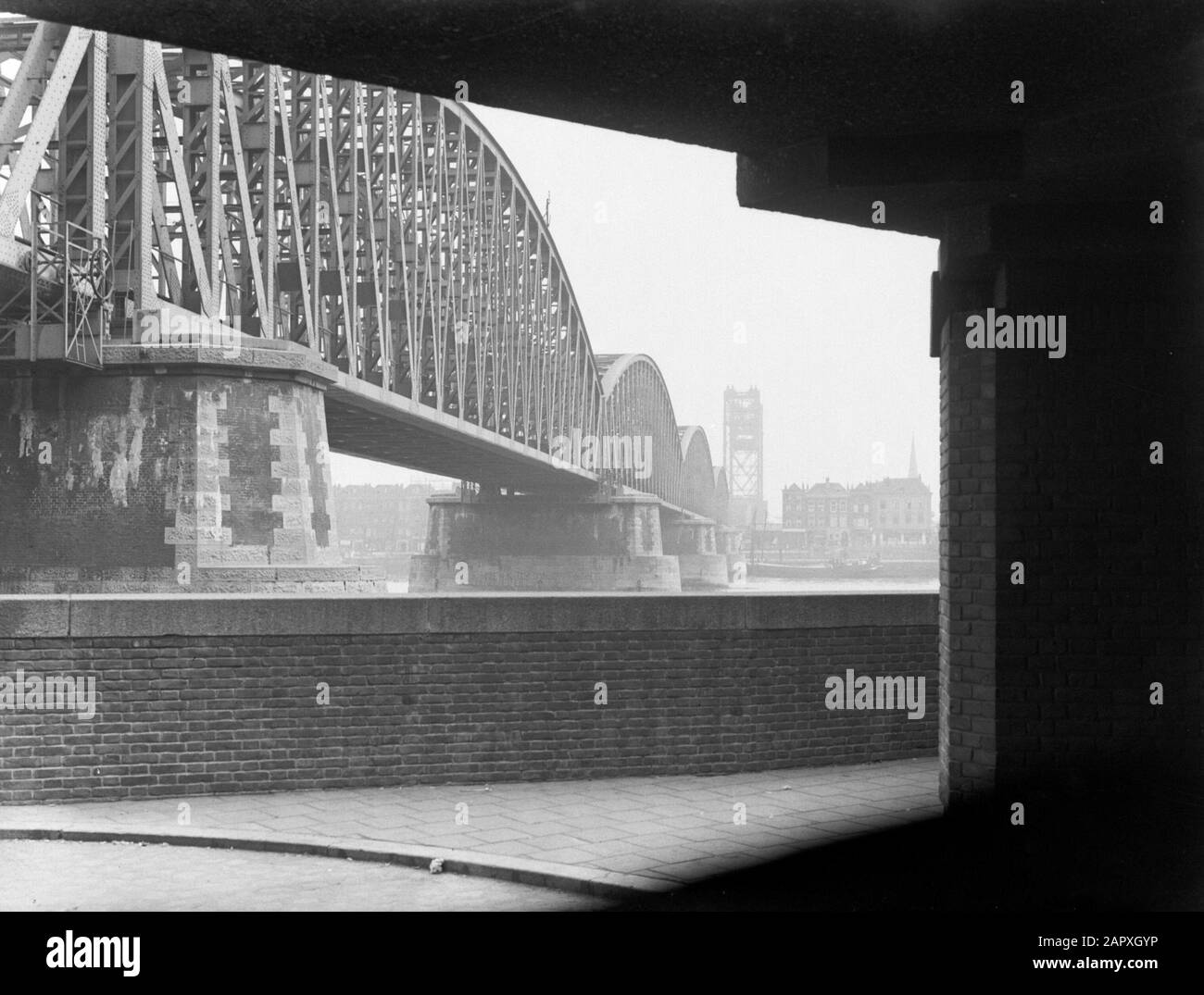 Spoorbrug in Rotterdam Date: 1934 Location: Rotterdam, Zuid-Holland ...