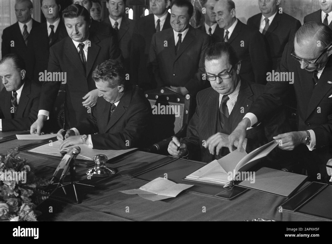 State visit President Ceausescu of Romania, solemn signature ...