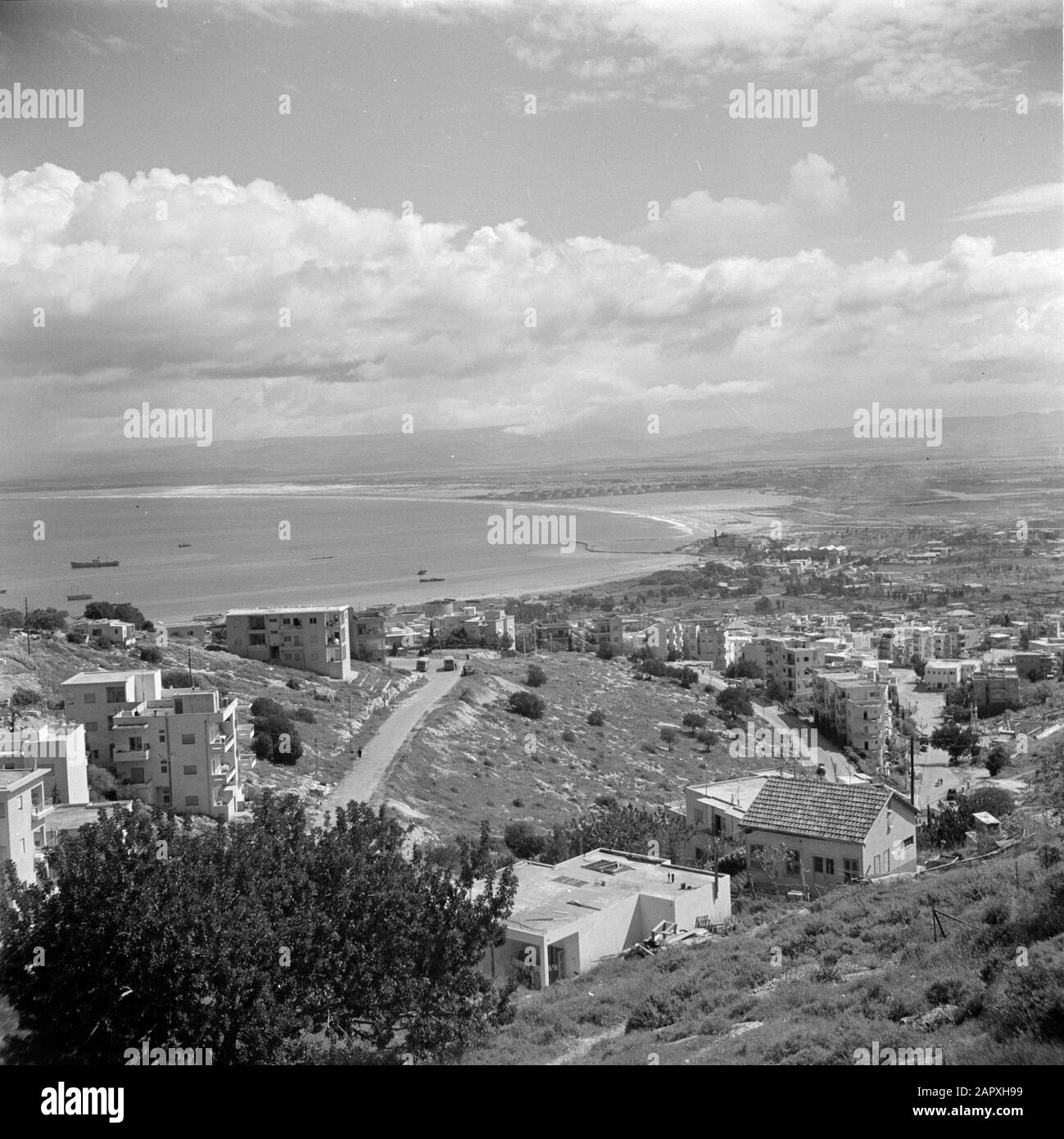Israel 1948-1949: Haifa City and the bay seen from the Karmelberg Date ...