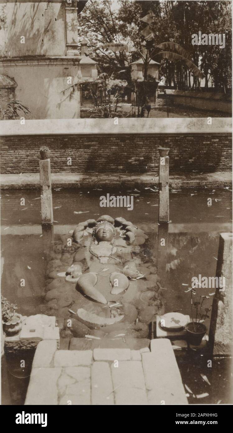 Statue of Narayan in Balaji Water Garden in 1932 Stock Photo - Alamy