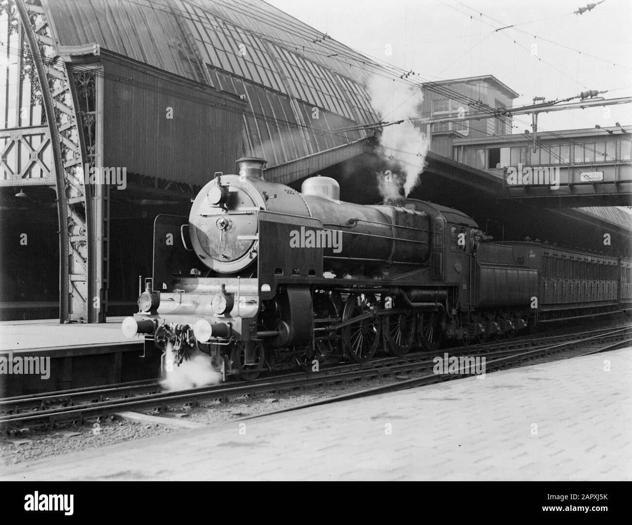 Reportage Nederlandse Railways Steam locomotive from the 3900 series ...