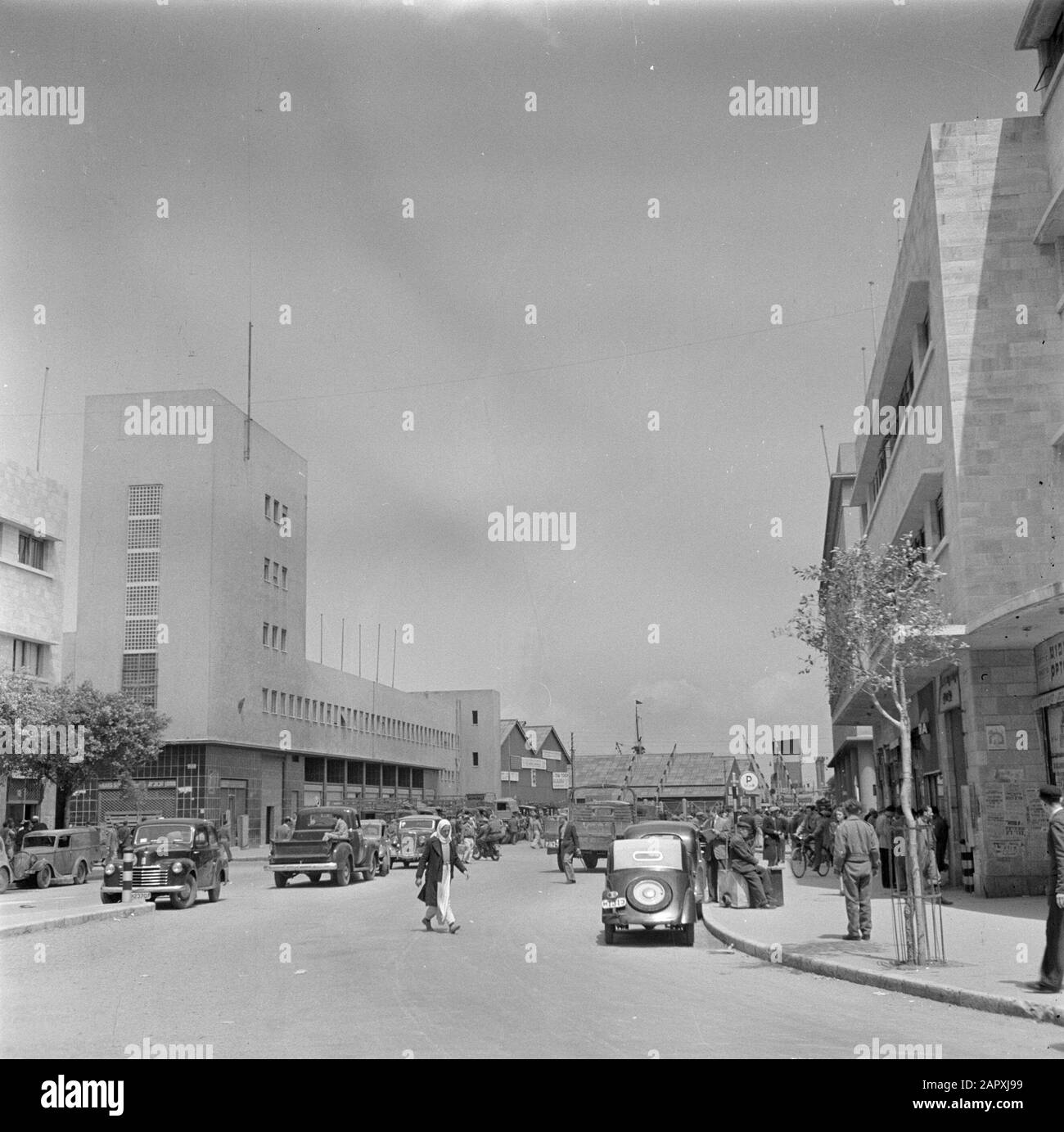 Israel 1948-1949: Haifa Street with car traffic and pedestrians in the ...