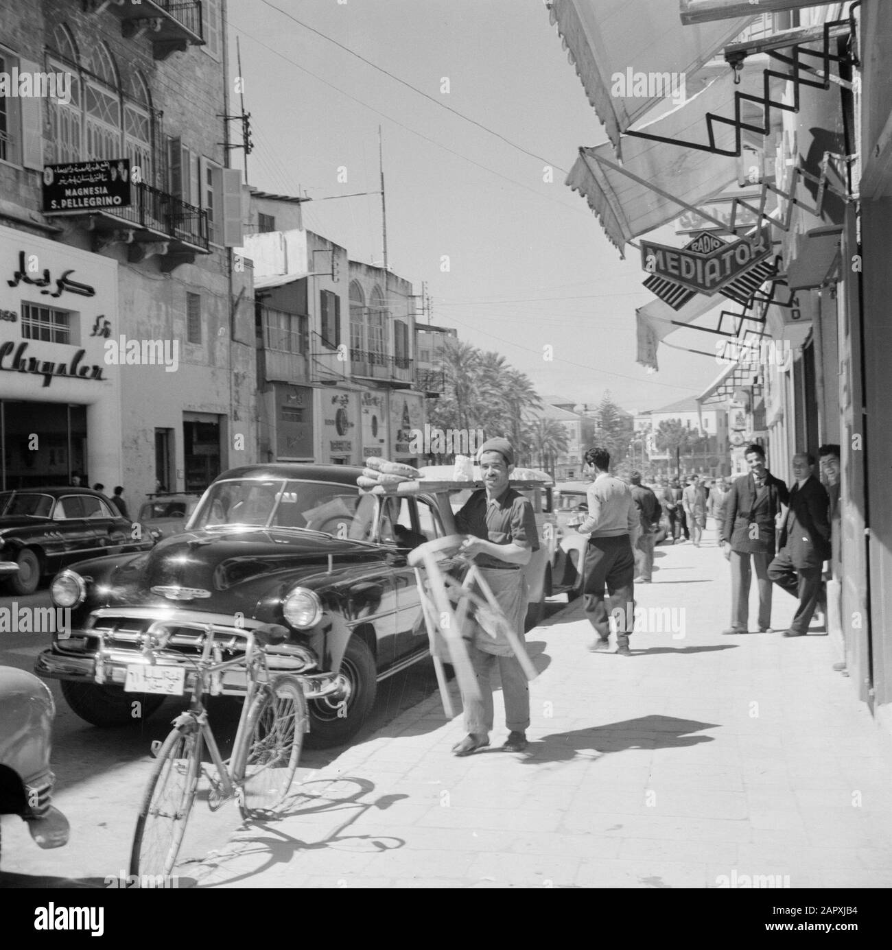 Middle East 1950-1955: Lebanon Street statue and bread vendor at Rue ...