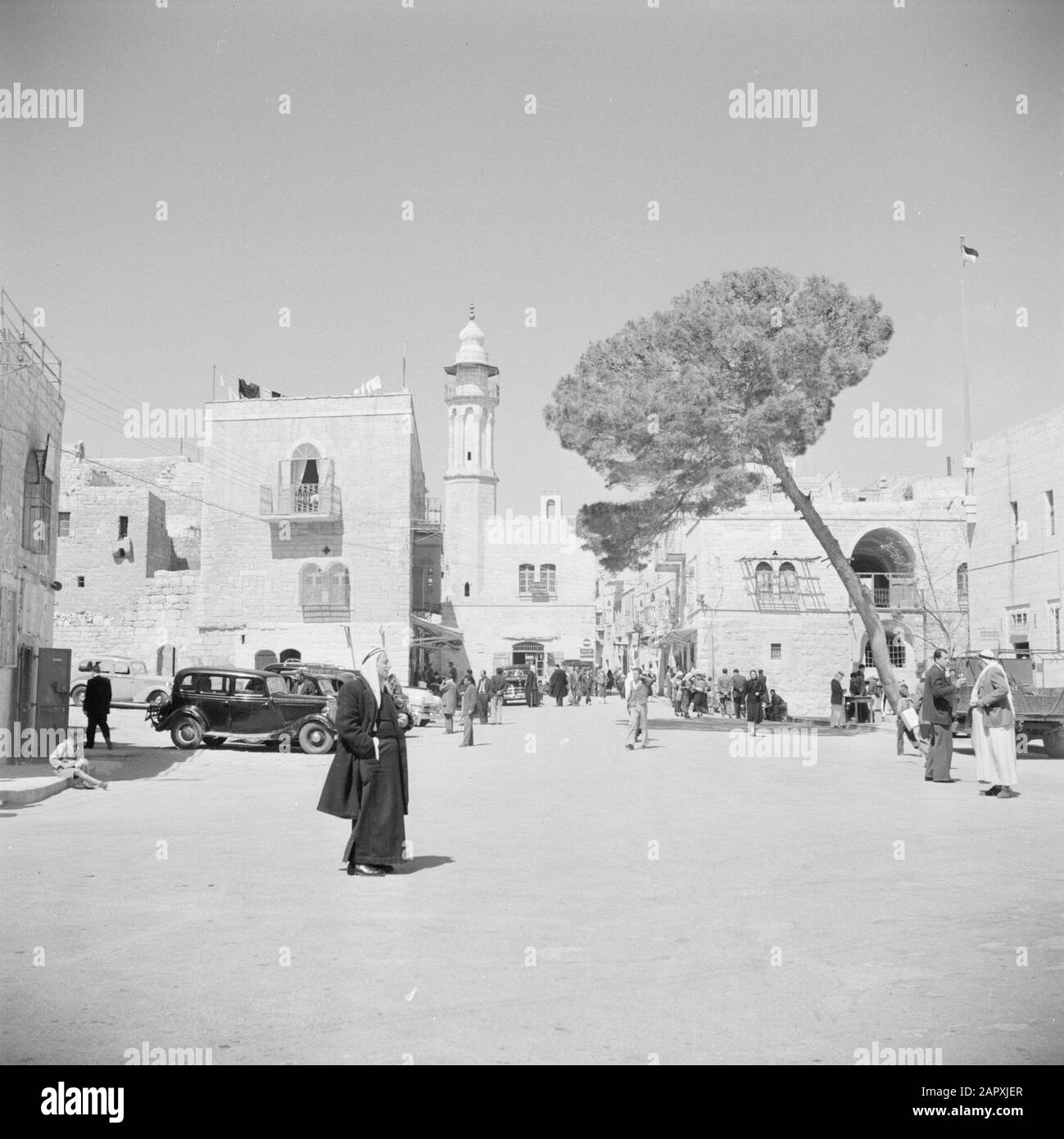 Middle East 1950-1955: Jordan Street statue in Bethlehem with minaret ...
