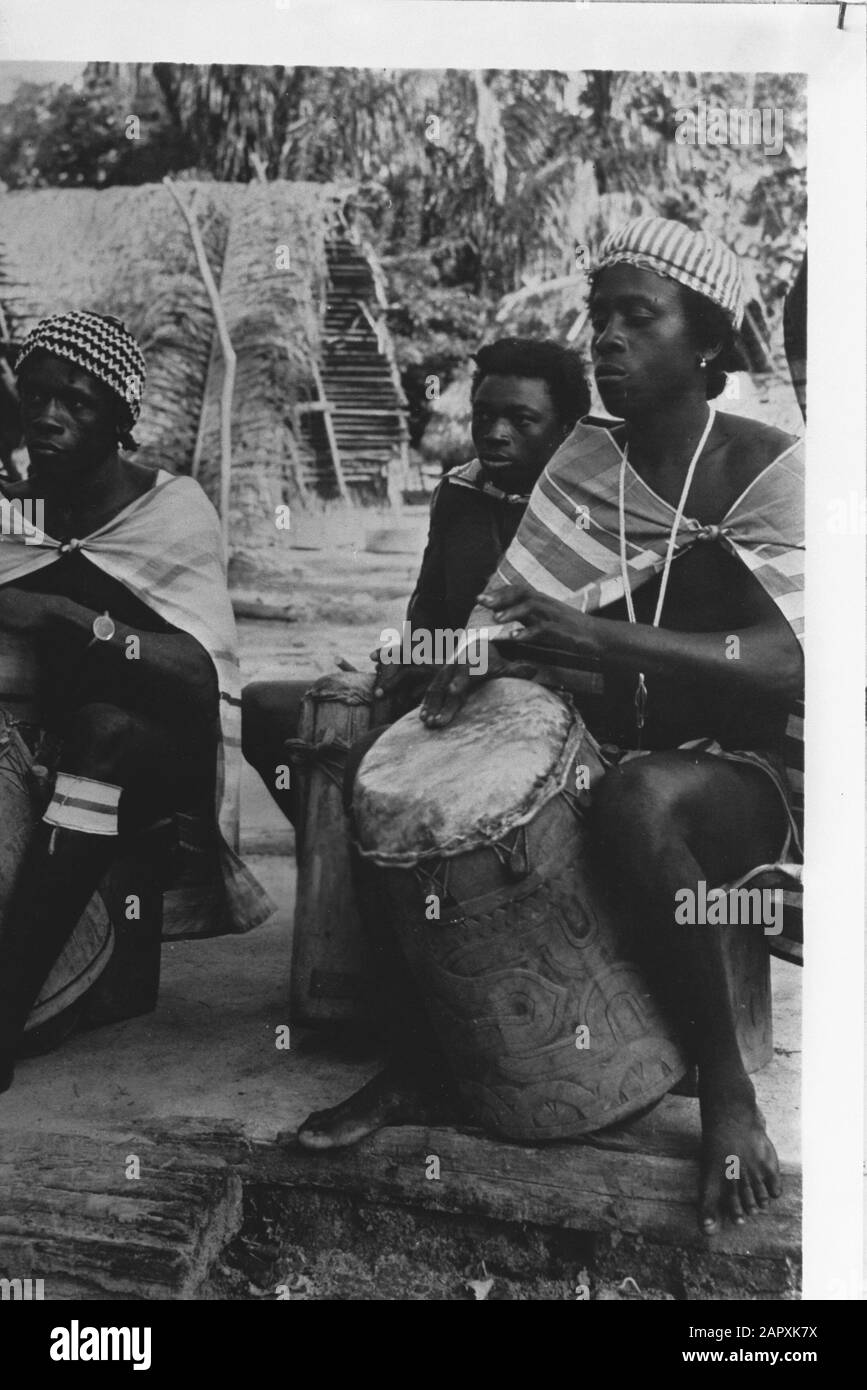 Wi [West Indies]/Anefo London series Suriname [marrons of forest ...
